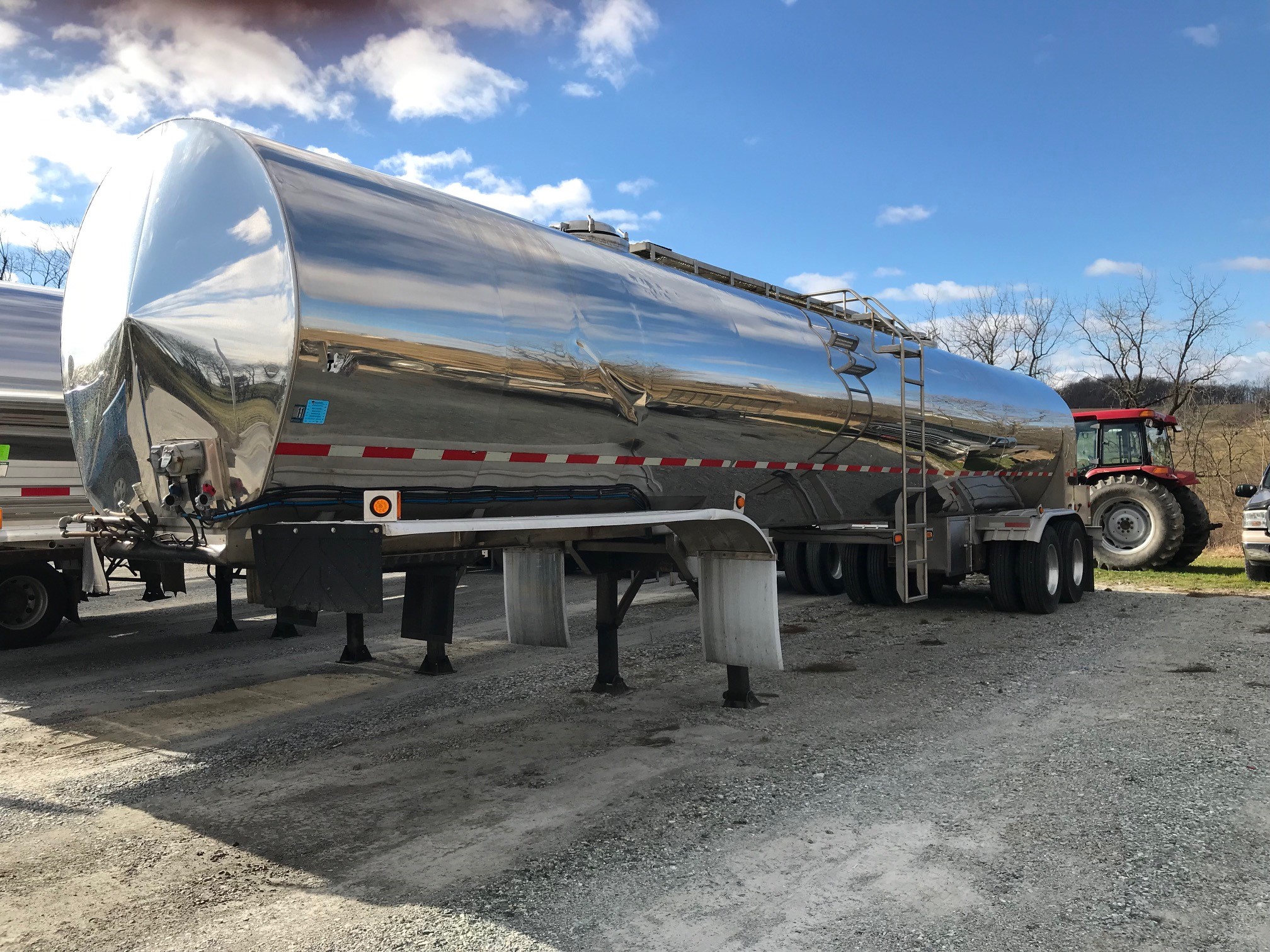 1996 Walker 6500 Gallon 2-Compartment | Dry Bulk and Liquid Tank ...
