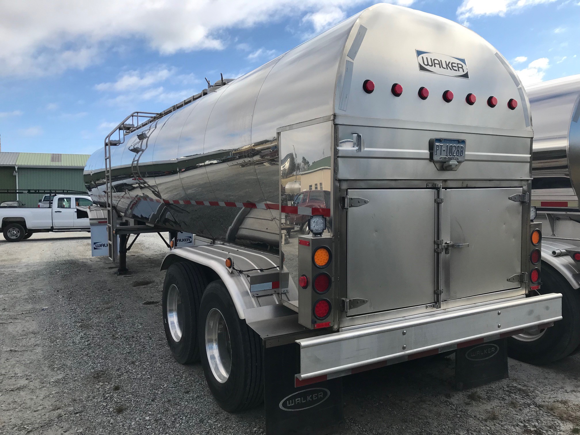 1996 Walker 6500 Gallon 2-Compartment | Dry Bulk and Liquid Tank ...
